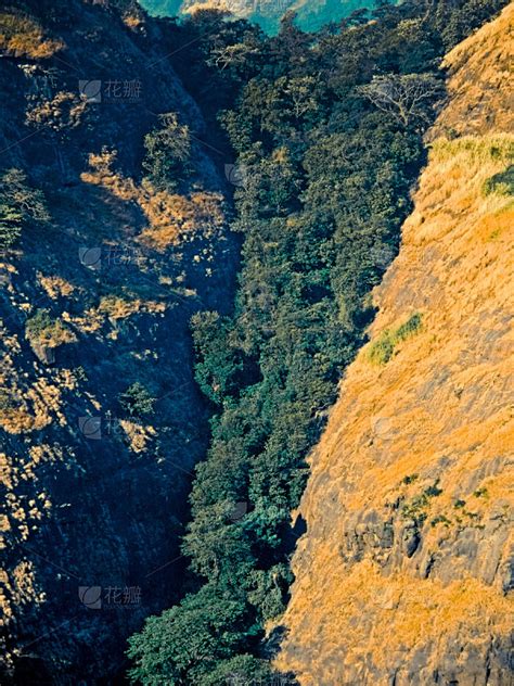 西高止山脉 山谷 深的 自然 垂直画幅 旅游目的地 地形 山 无人 户外