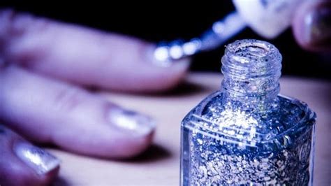 How To Remove Glitter Nail Paint
