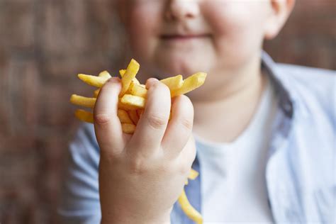 Obesidade na infância e adolescência eleva o risco de anemia indica estudo
