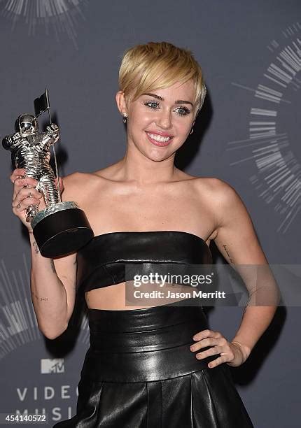 Miley Cyrus Wrecking Ball Sketch