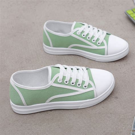 Mga Bagong Bersyon Ng Koreano Na Naka Flat Sa Ilalim Ng Mga Mabuhinga Na Sapatos Na