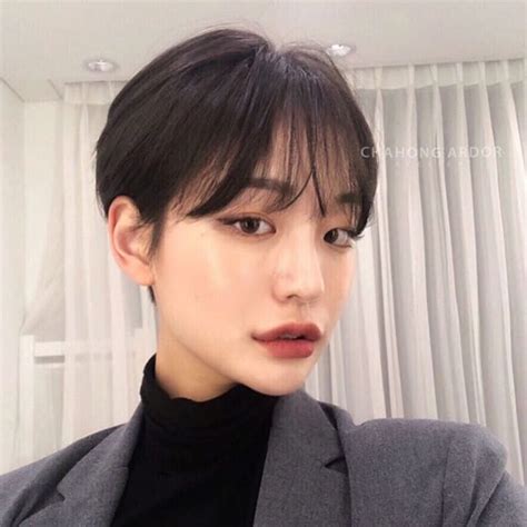 차홍아르더본점 이상미 On Instagram ️ 차분한 컬러감으로 다시돌아온 하경씨🖤 조금 더 걸리쉬한 숏컷 으로 옆머리and뒷머리는 길이를 살려 귀에 꽂을 수