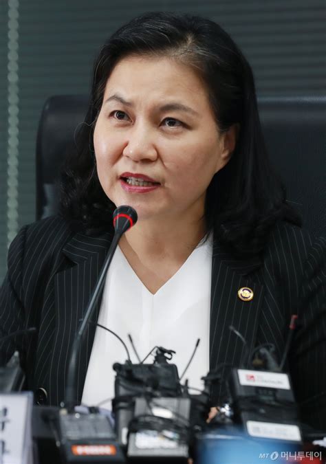 사진 일본 수출통제 관련 모두발언하는 유명희 통상본부장