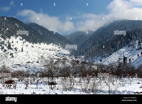 Anantnag India 14th Feb 2018 View Of Snow Covered Mountains In