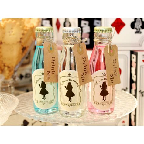 日本 名古屋 Alice On Wednesday 水曜日的愛麗絲 飲料 水曜日 愛麗絲夢遊仙境 童趣 縮小水 造型飲料 蝦皮購物