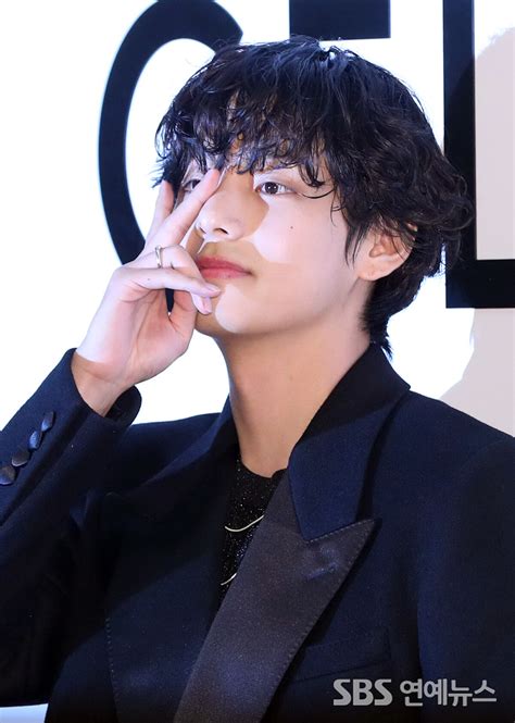 [e포토] 방탄소년단 뷔 시그니처 브이 포즈