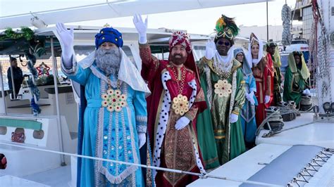 Los Reyes Magos Llegan Por Tierra Mar Y Aire