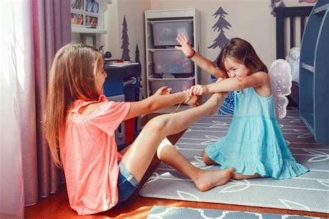 Vì sao một số anh em thân thiết số khác lại xa lạ Cha mẹ là người nắm giữ câu trả lời
