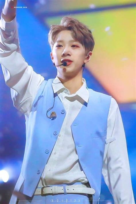 Wanna One Lai Guanlin Yêu anh