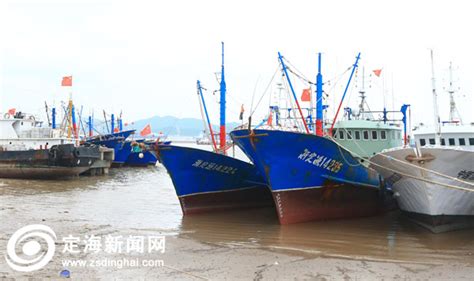 捕渔船的简笔画 小渔船简笔画 渔夫和渔船简笔画 文秘苑图库