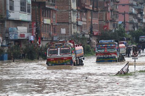 बनेपाको पुलबजार सडक डुबानमा तस्बिरहरू सेतोपाटी संवाददाता Setopati