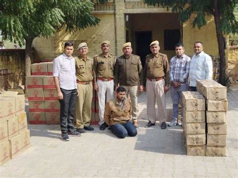 During The Blockade Police Seized Liquor Worth 60 Lakhs पुलिस ने 60