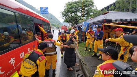 天祥陸空撤離畫面曝！直升機衝雲層避山障 天祥12遊客順利獲救 Ettoday社會新聞 Ettoday新聞雲