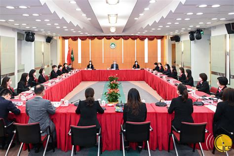 行政長官賀一誠會見澳門婦女聯合總會一行，就制定2023年財政年度施政報告聽取意見和建議。 澳門特別行政區政府入口網站