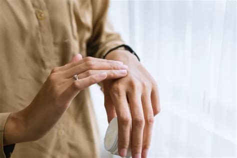 5 Rekomendasi Moisturizer Untuk Kulit Kering Dijamin Bikin Lembab