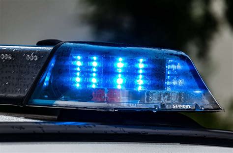 Stuttgart Feuerbach Betrunkener J Hriger Baut Unfall Und Fl Chtet Feuerbach