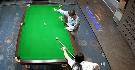 Cô Gái Ngơ Ngác Khi đối Thủ Lượm 4 Siêu Phẩm Bida Rùa Một Cách Khó Tin