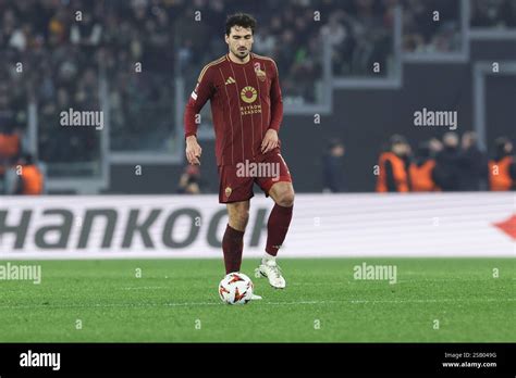Roma’s German defender Mats Hummels controls the ball during UEFA ...