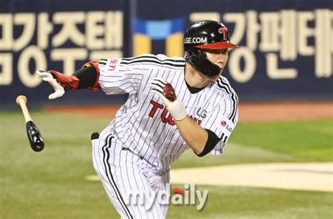 홍창기 만나 얘기했다 출루왕 야수 연봉 고과 1위 예약 Lg는 비fa 다년 계약 찜했다