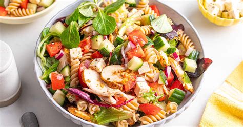 Enkel Kyllingsalat Med Pasta Oppskrift Menyno