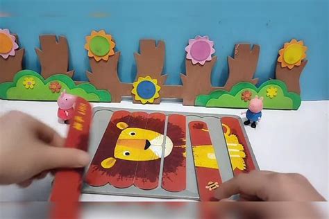 佩奇帮弟弟拼好了霸王龙拼图