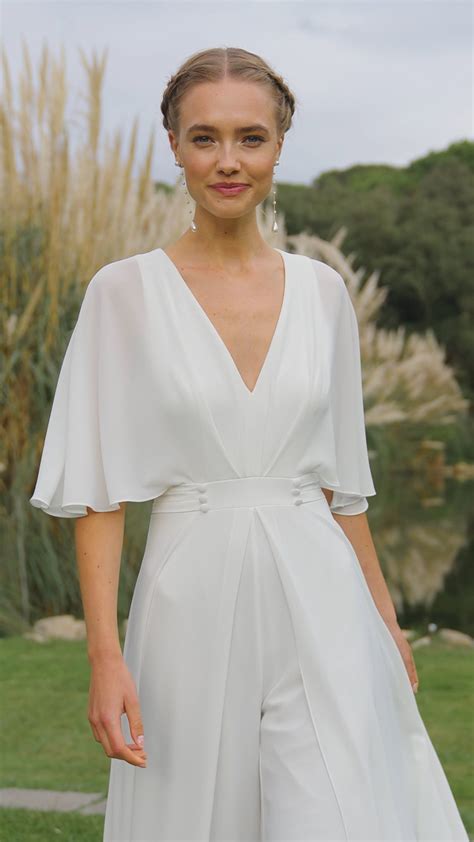 33 Bridal Jumpsuits And Rompers For Your Elopement Or Minimony Artofit