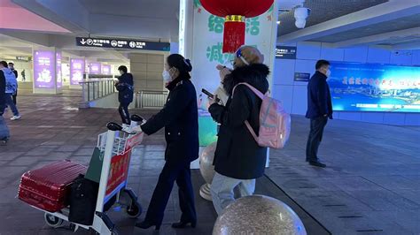汽车公司开展“温暖回家路”志愿服务活动