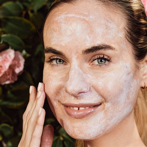 Honey Moisture Mask With Propolis Extract Lather