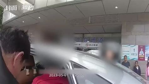 30秒｜游客登山突发疾病 民警紧急开道送医凤凰网视频凤凰网