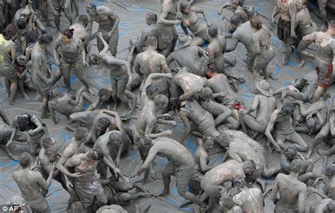 Mud Glorious Mud Thousands Of Tourists Flock To South Korean Town For