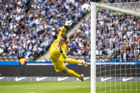 Reese Schenkt Tabakovic Ein Tor Hertha Bsc Siegt Bei Dardai Abschied