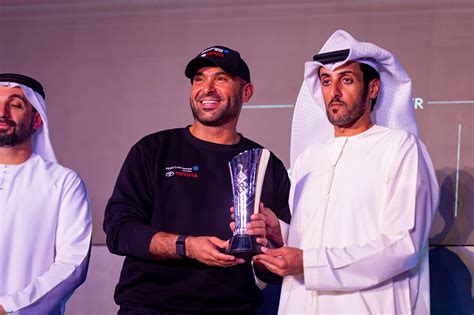 جريدة الرياض العالمي يزيد الراجحي يسطع في منصة التتويج بعد إتمامه