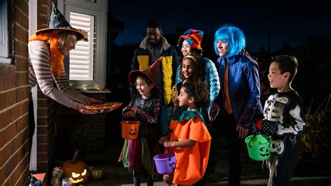 Trick Or Treating Tips Stay Safe This Halloween Aww