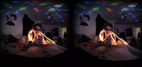Moxi соблазняет и дрочит в Vr Moxibluez Xhamster