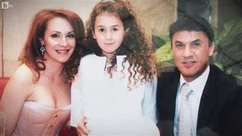 24 годишната дъщеря на Боби Михайлов и Мария Петрова се превърна в гореща красавица СНИМКИ