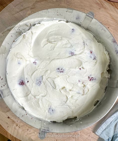 Tort malinowy z białą czekoladą Kuchnia bez glutenu