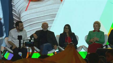 PSOL oficializa candidatura de Boulos à Prefeitura de SP Lula e Marta no palco Brasil
