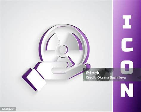 종이 는 회색 배경에 격리 된 손 아이콘에 방사성 절단 방사성 독성 기호 방사선 위험 징후 종이 아트 스타일 벡터 3차원 형태에 대한 스톡 벡터 아트 및 기타 이미지