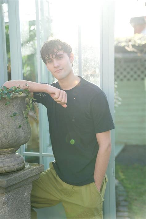 Benedikt B New Face Seeds