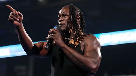 Motivo real da saída de R Truth da WWE é revelado