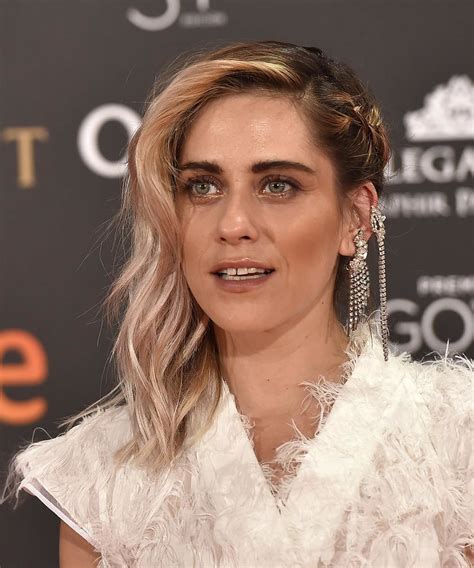 María León Premios Goya 2017 Las Más Guapas De La Gala