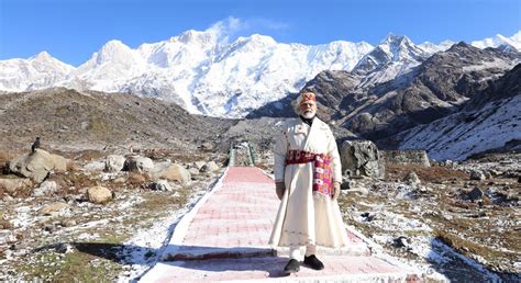 Pm Modi Offers Prayers At Kedarnath Badrinath Temples In Uttarakhand