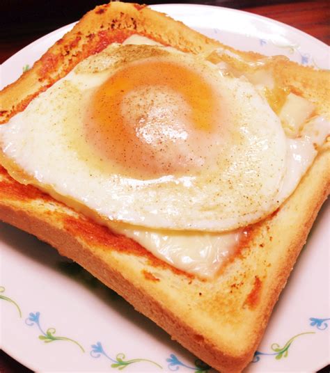 朝食や昼食に＊簡単目玉焼きトースト By コトトト 【クックパッド】 簡単おいしいみんなのレシピが357万品