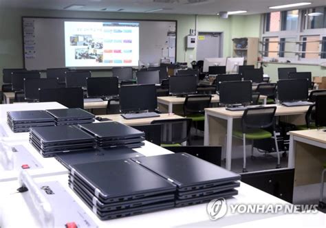 기사 공유 온라인 수업 위해 학생들에게 대여될 크롬북 포인투랩