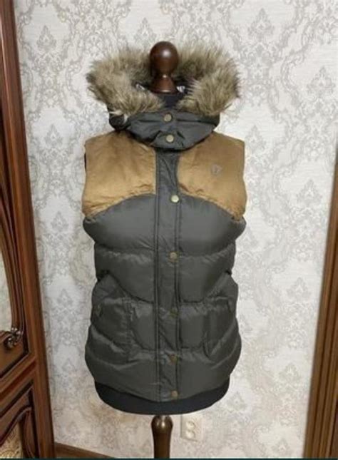 Безрукавка жилет — ціна 250 грн у каталозі Жилетки Купити жіночі речі за доступною ціною на