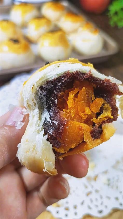 Salted Egg Yolk Pastry