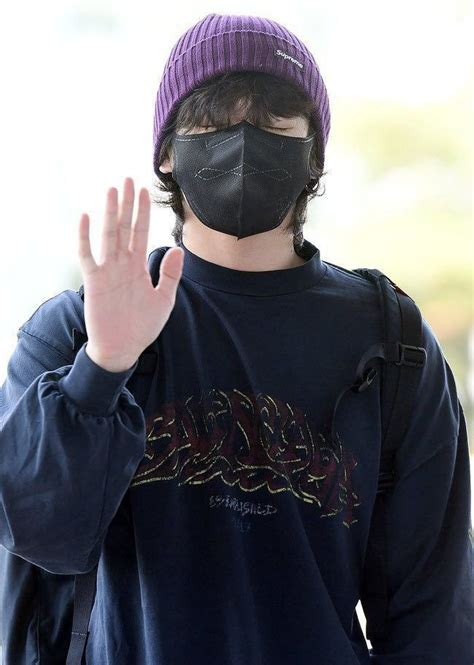Pin De Nozenoza Em B T S Jungkook Jimin Aeroporto De Incheon