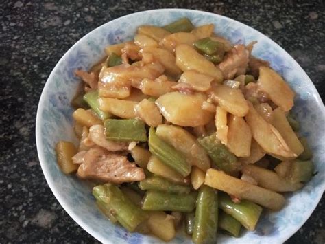 【五花肉炖芸豆土豆￨好吃到流泪图片】努力的小琦下厨房