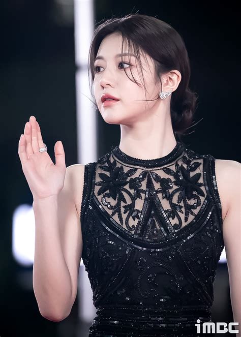 [포토] 고윤정 신비로운 블랙캣 미모