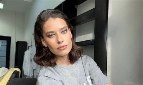 Graviduța Alice Peneacă în Colanți și Bustieră După Ora De Sport